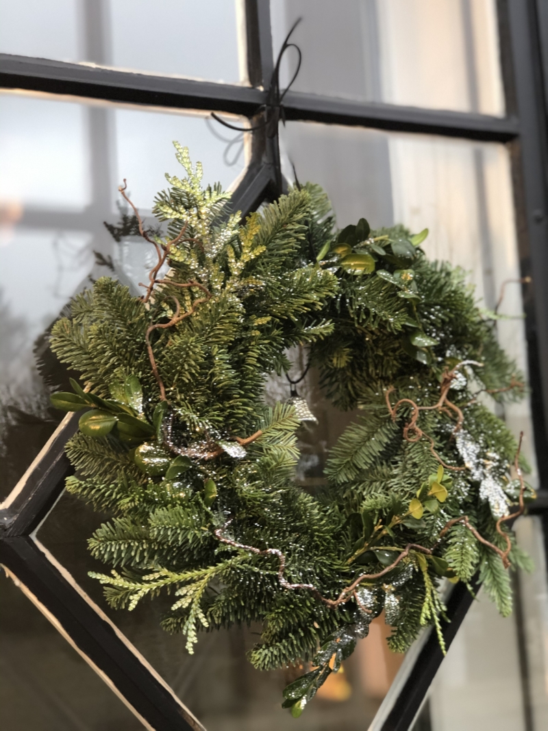 Sådan laver du en enkel og smuk dørkrans! - Qland